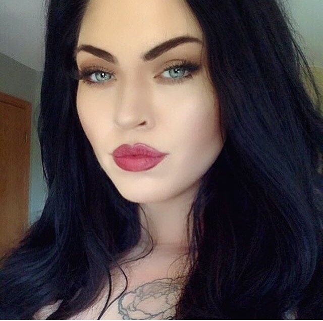 Megan Fox má svou instagramovou dvojnici. Neuhádneš, která je ta pravá ...