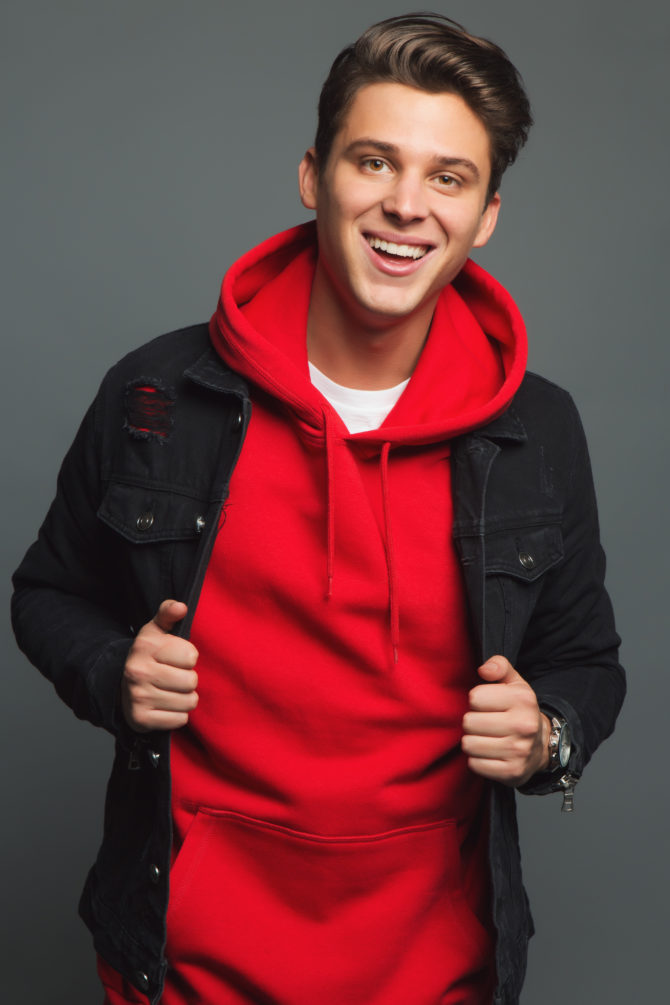 Idol dívčích srdcí zpěvák Sebastian je samý šrám! Co se mu stalo?