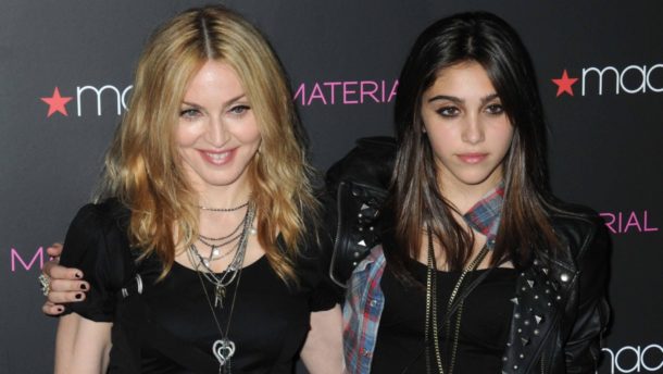 Slavné maminky a jejich děti. Co dovolí svým ratolestem Madonna nebo Julie Roberts?