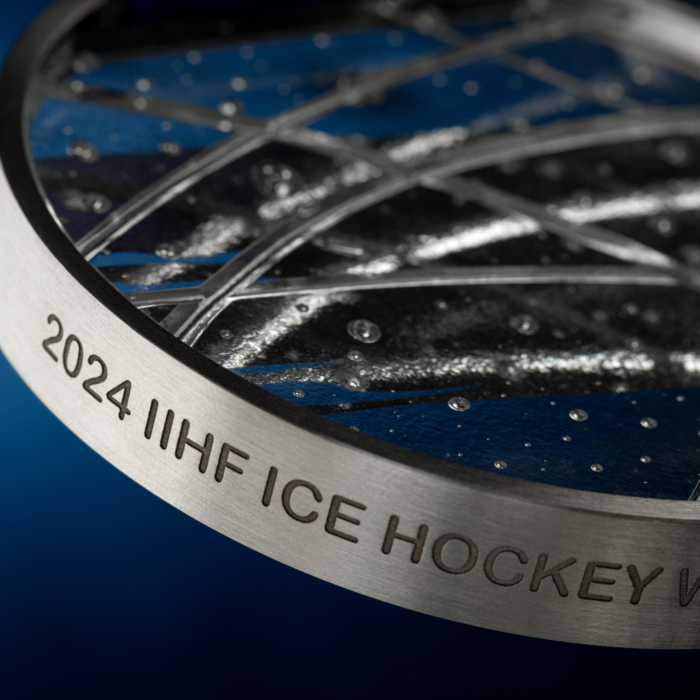 Hráči si na MS IIHF v ledním hokeji 2024 zahrají o originální medaile z křišťálového skla